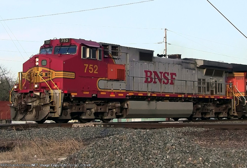 BNSF 752
